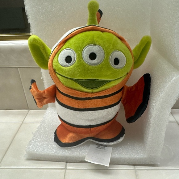 Toys | Disney Pixar Toy Story Alien Finding Nemo Remix Ltd Edition 220 ...